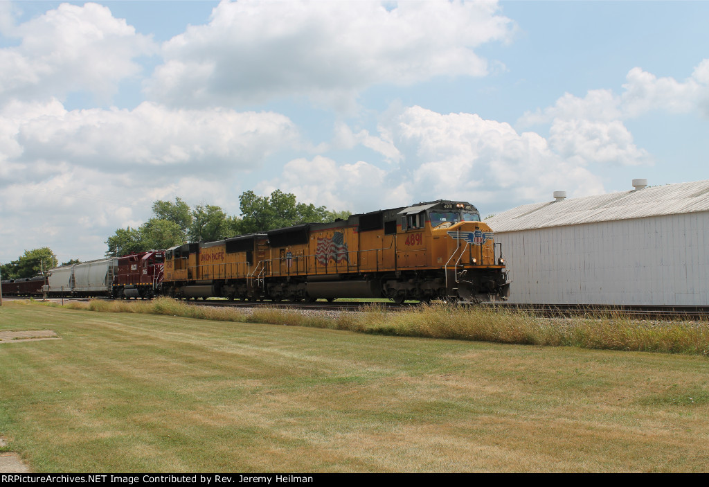 UP 4891 & others (1)